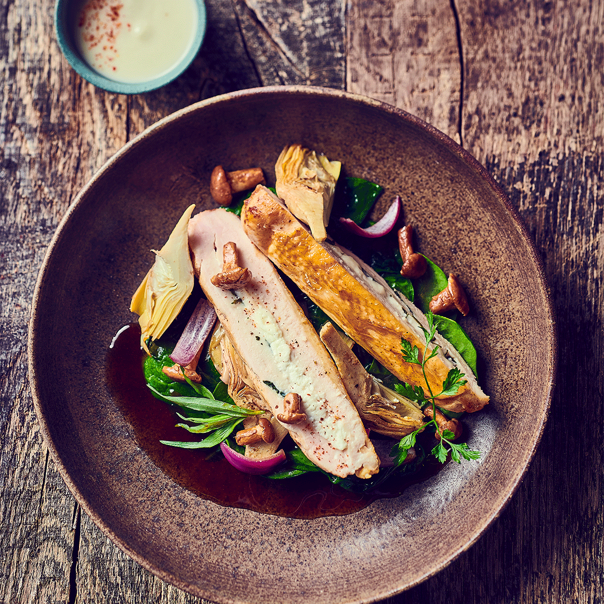 Recette - Suprême de volaille feta et herbettes, coulis artichauts ...