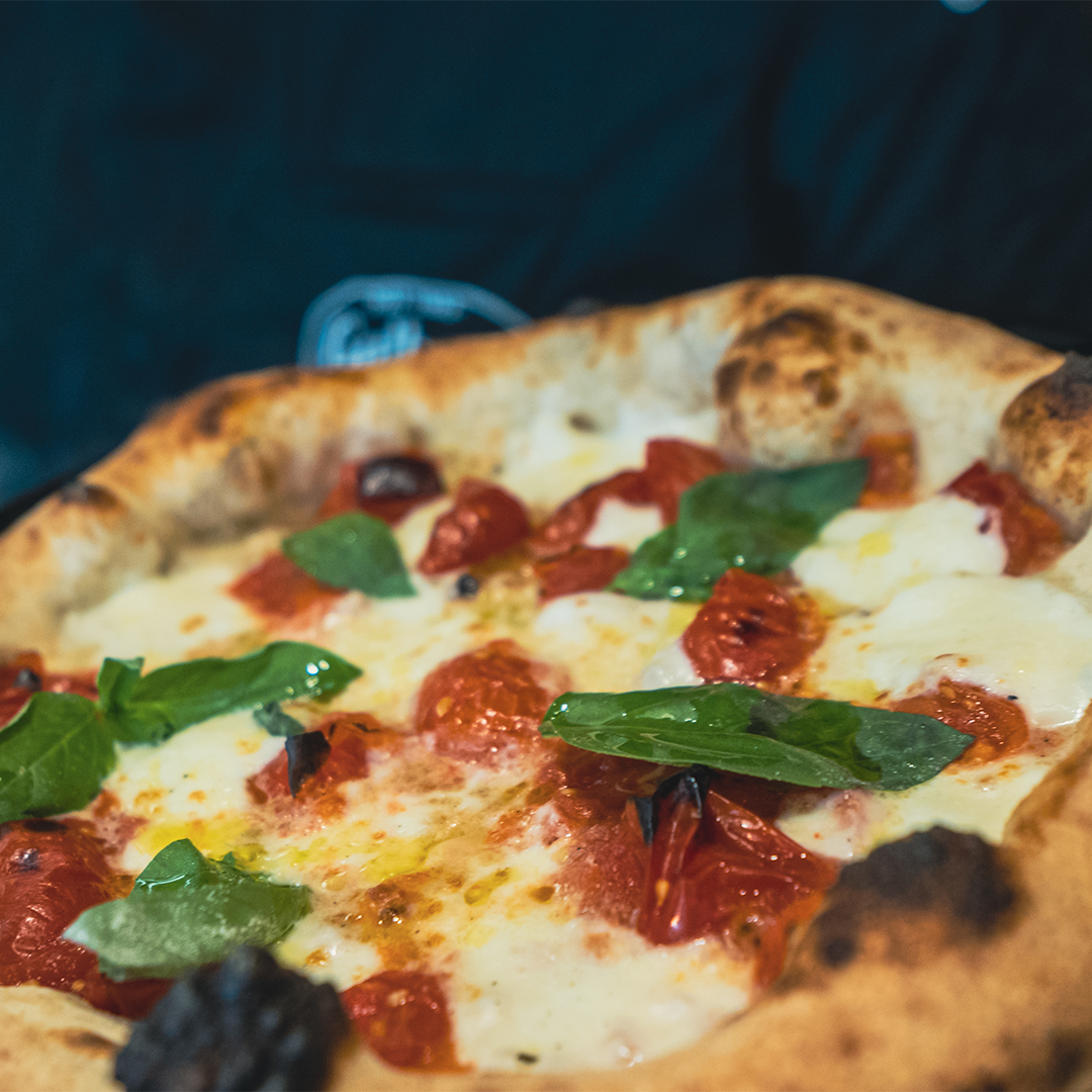 Recette - Pizza Napolitaine - Margherita aux tomates du Vésuve ...
